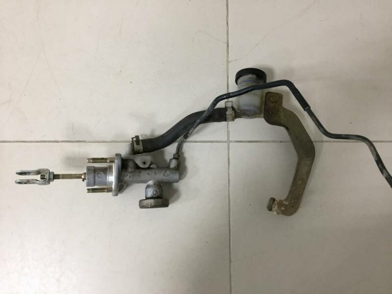 Цилиндр сцепления главный Nissan Almera N16 2000-2006 кат.номер: 306105M007 306105M00A