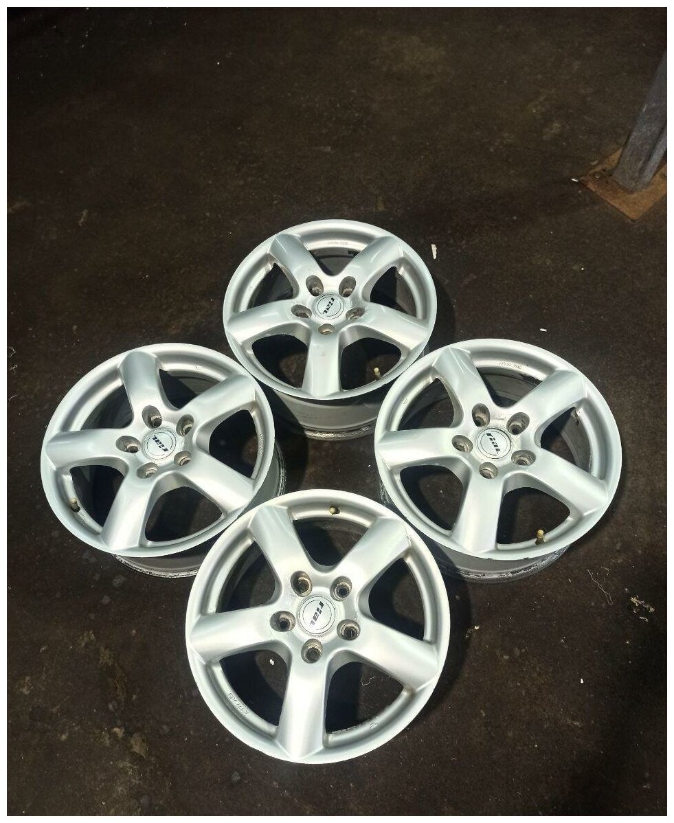 Колесные диски Rial 17x7.5 PCD 5x130 D71.6 ET53 (Реплика)