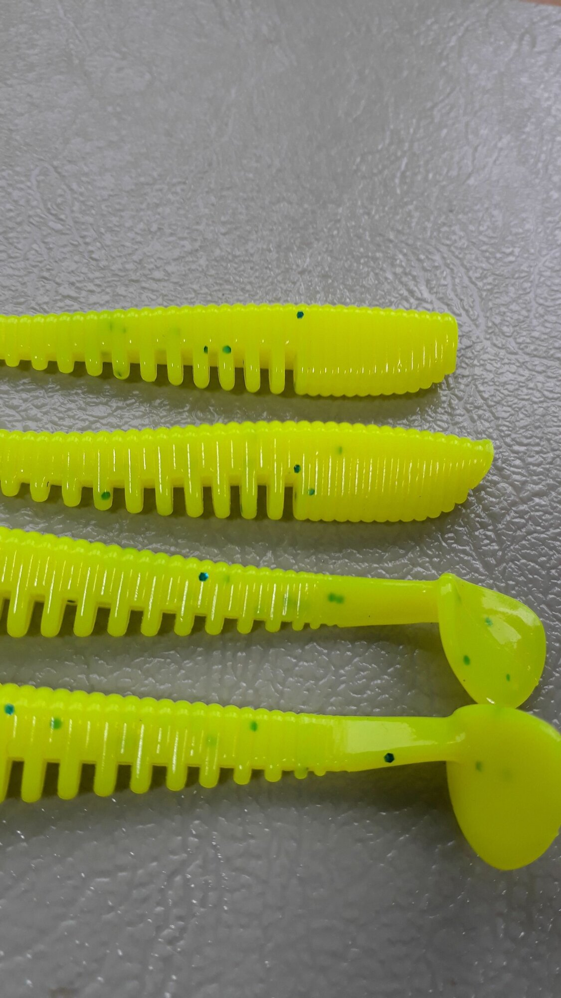 Силиконовая приманка Аваруна (Easy Shad) 100мм (5шт) Лимон (Сhartreuse).