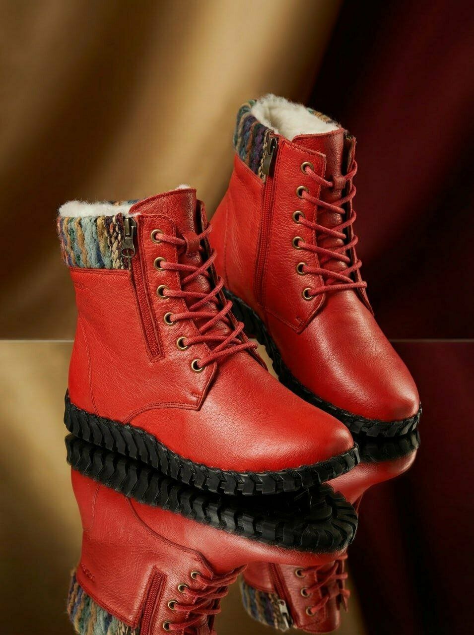 Ботинки красные