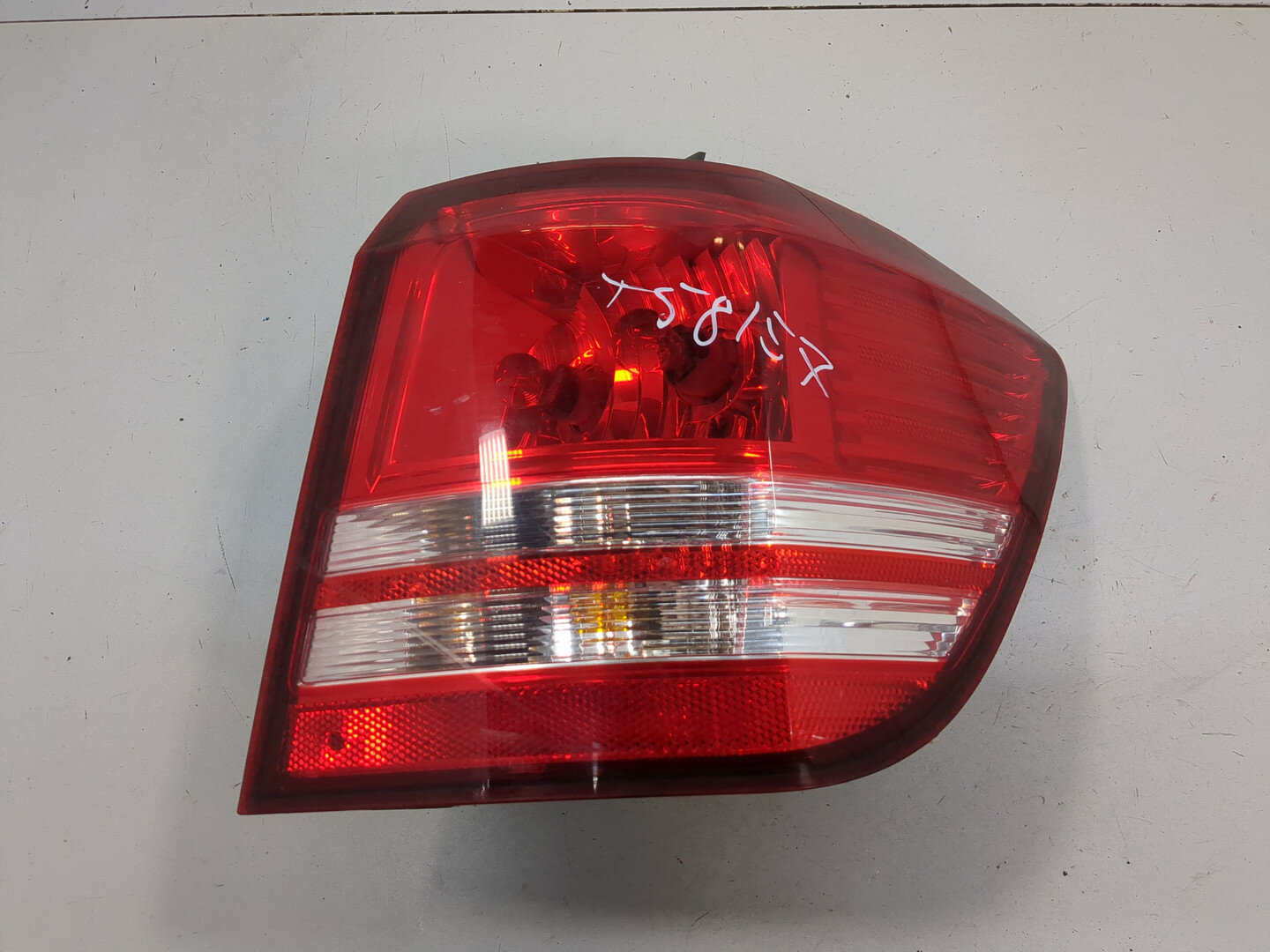 Фонарь (задний) правый Dodge Journey Б/У