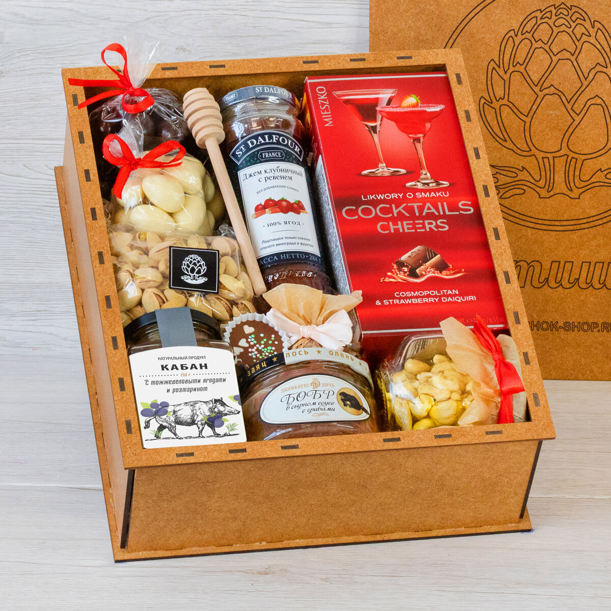 Подарочный набор в деревянном боксе ART-Box с конфетами, джемом из клубники и мёдом с кешью #2212