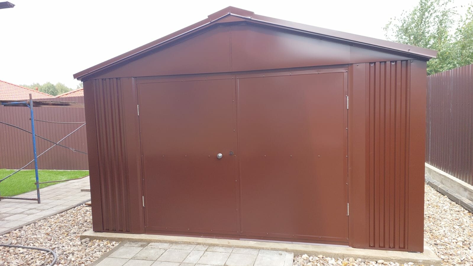 Хозблок сарай ширина 3,84 м глубина 3,85 м, распашные двери, без пола.