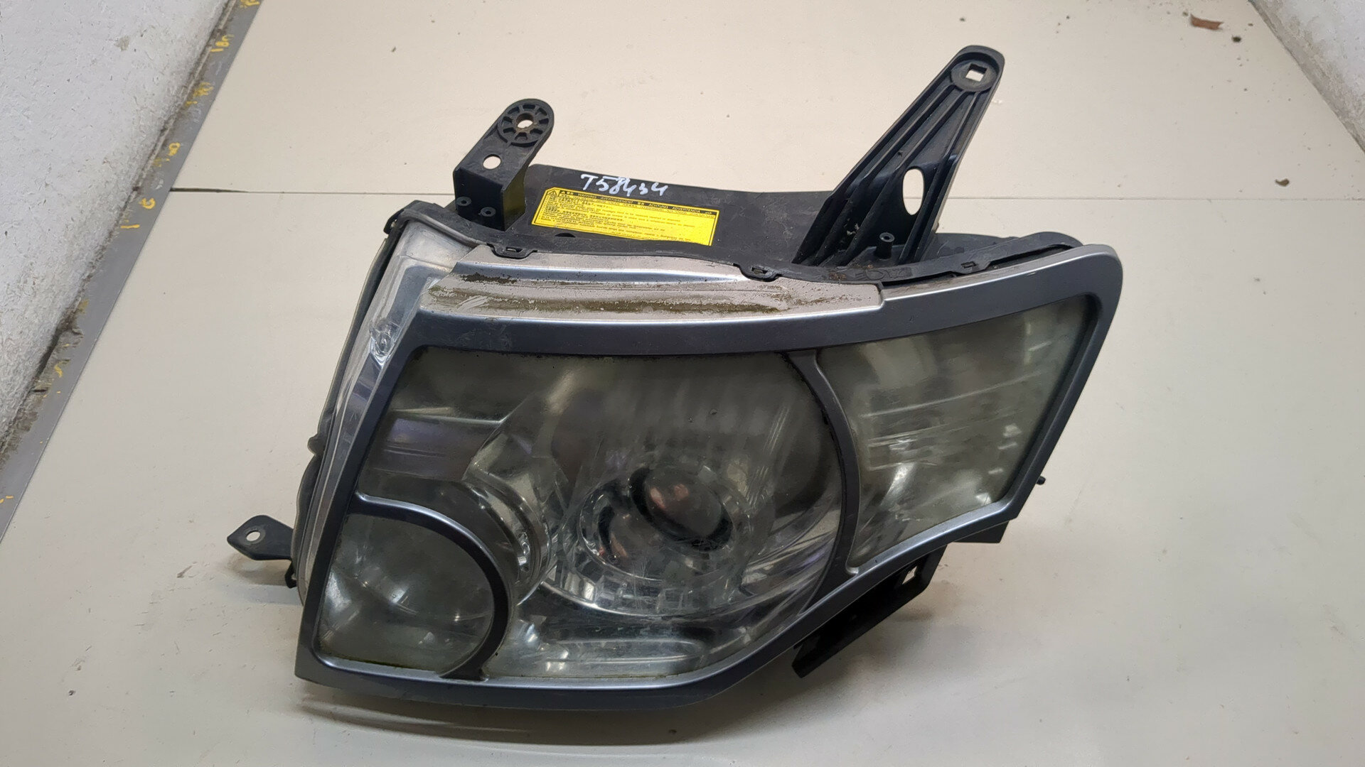 Фара (передняя) левая Mitsubishi Pajero Б/У