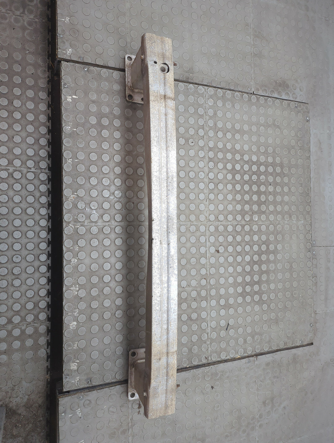 Усилитель бампера передний Peugeot 308 Б/У