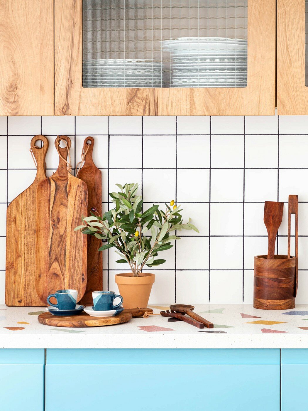 Разделочная доска La Forma "Odaia", овальная, подвесная, акация