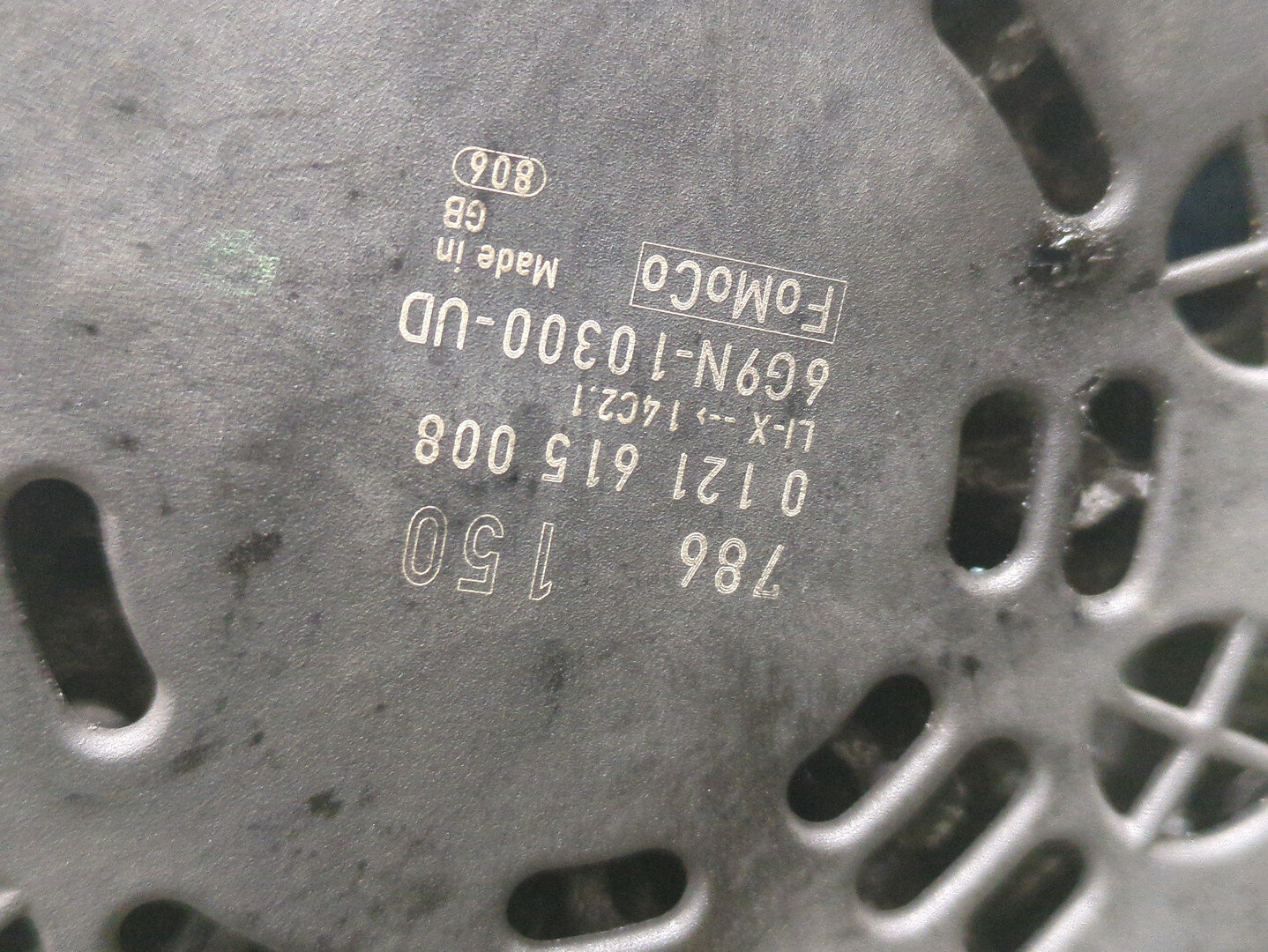 Генератор Ford S-Max Б/У — фото 1