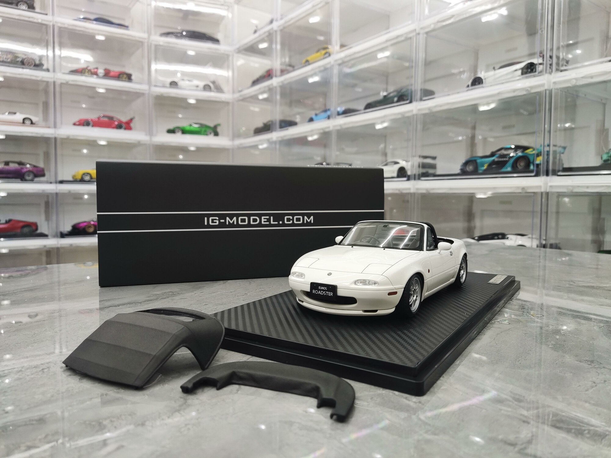 Машинка Ignition Model 1:18 Мазда MX5 Eunos Roadster NA Модель из смолы