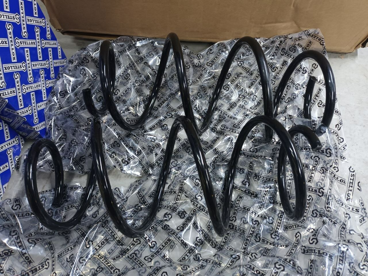 Пружины передние Рено Лагуна 2 , Renault Laguna II Stellox 10-21915-SX