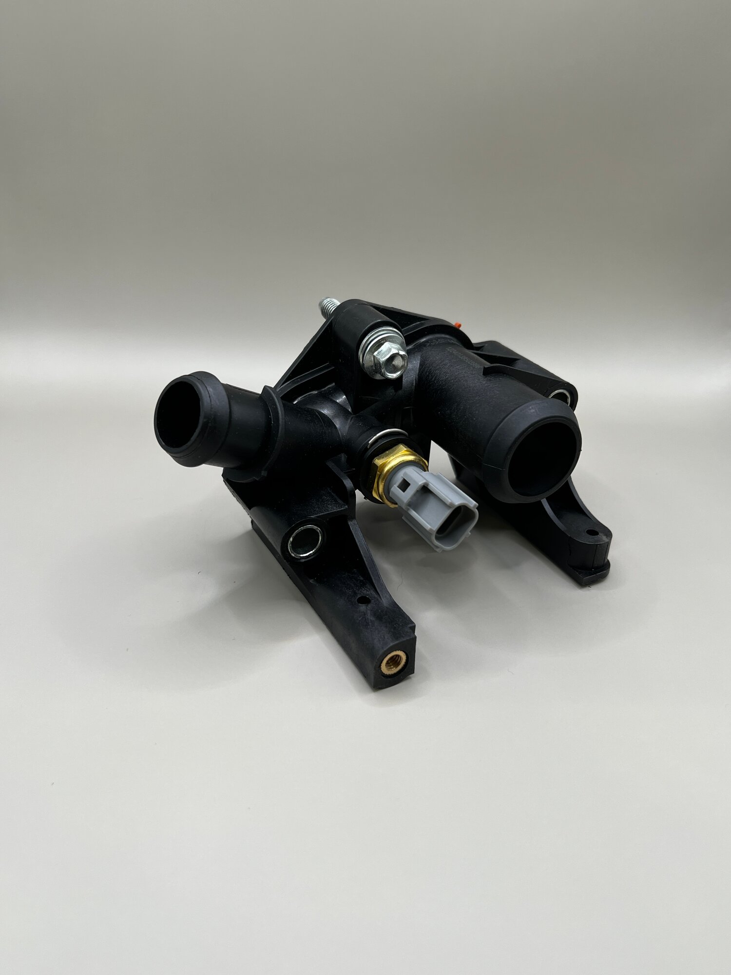 Фланец системы охлаждения Analog 1531004 Ford Focus 2-3/Fiesta 5/Mondeo 4/Fusion 1.4L-1.6L