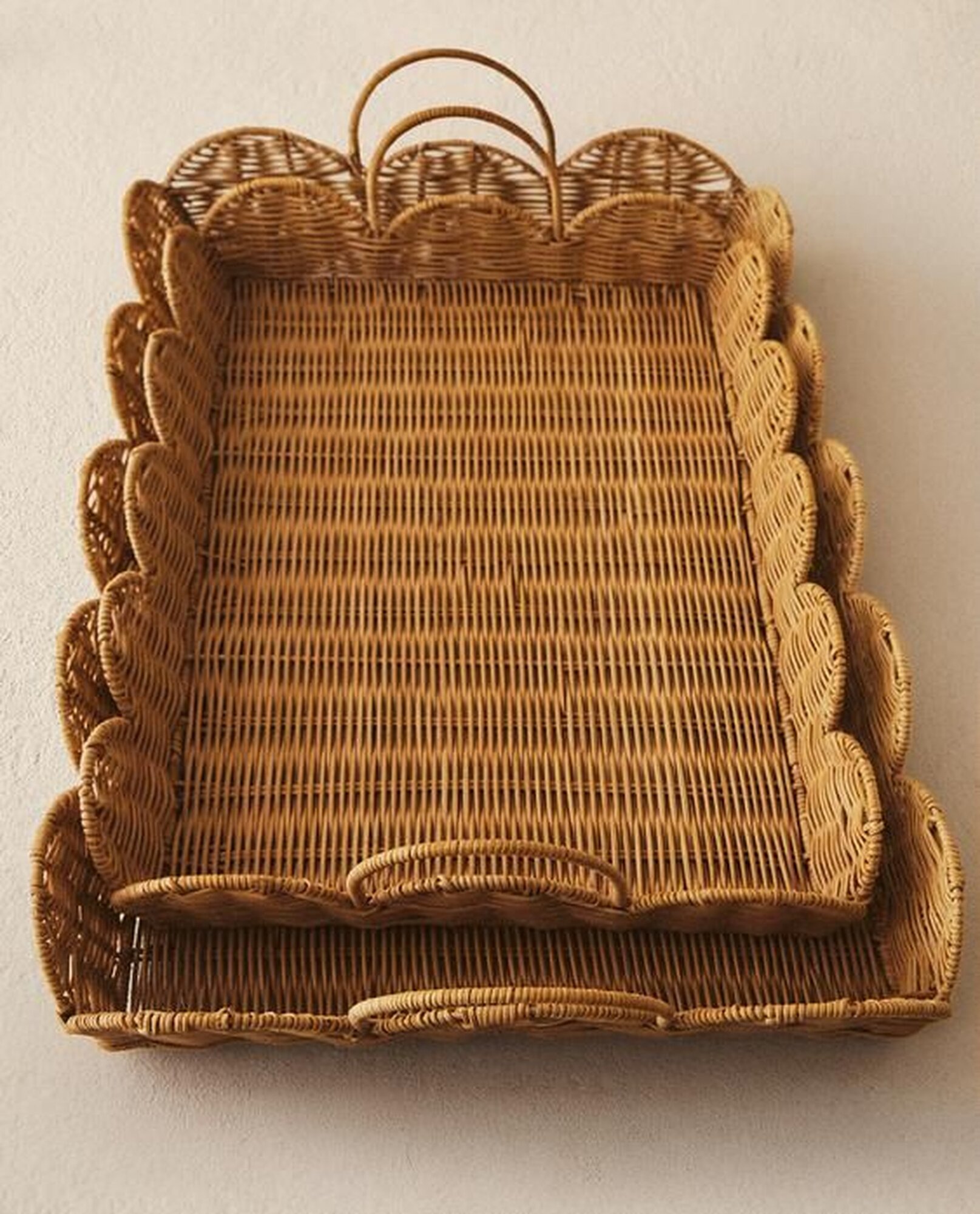 Поднос ZARA HOME 7243/311/052 - из ротанга с волнообразным краем, 1 штука, 51 х 36 х 12.5 см, цвет светло-бежевый