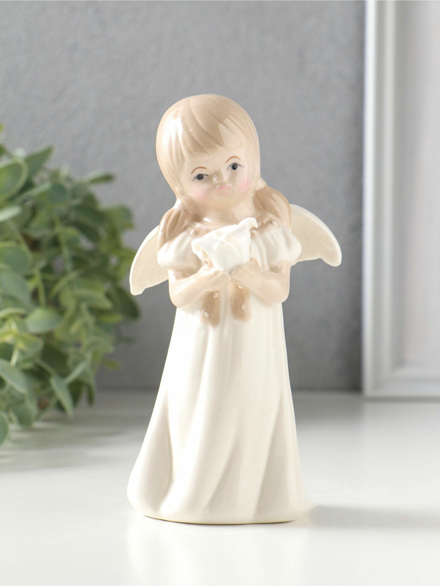 Фигурка керамика "Девочка-ангел с хвостиками в белом платье с розой в руках", 7x7x14.2 см