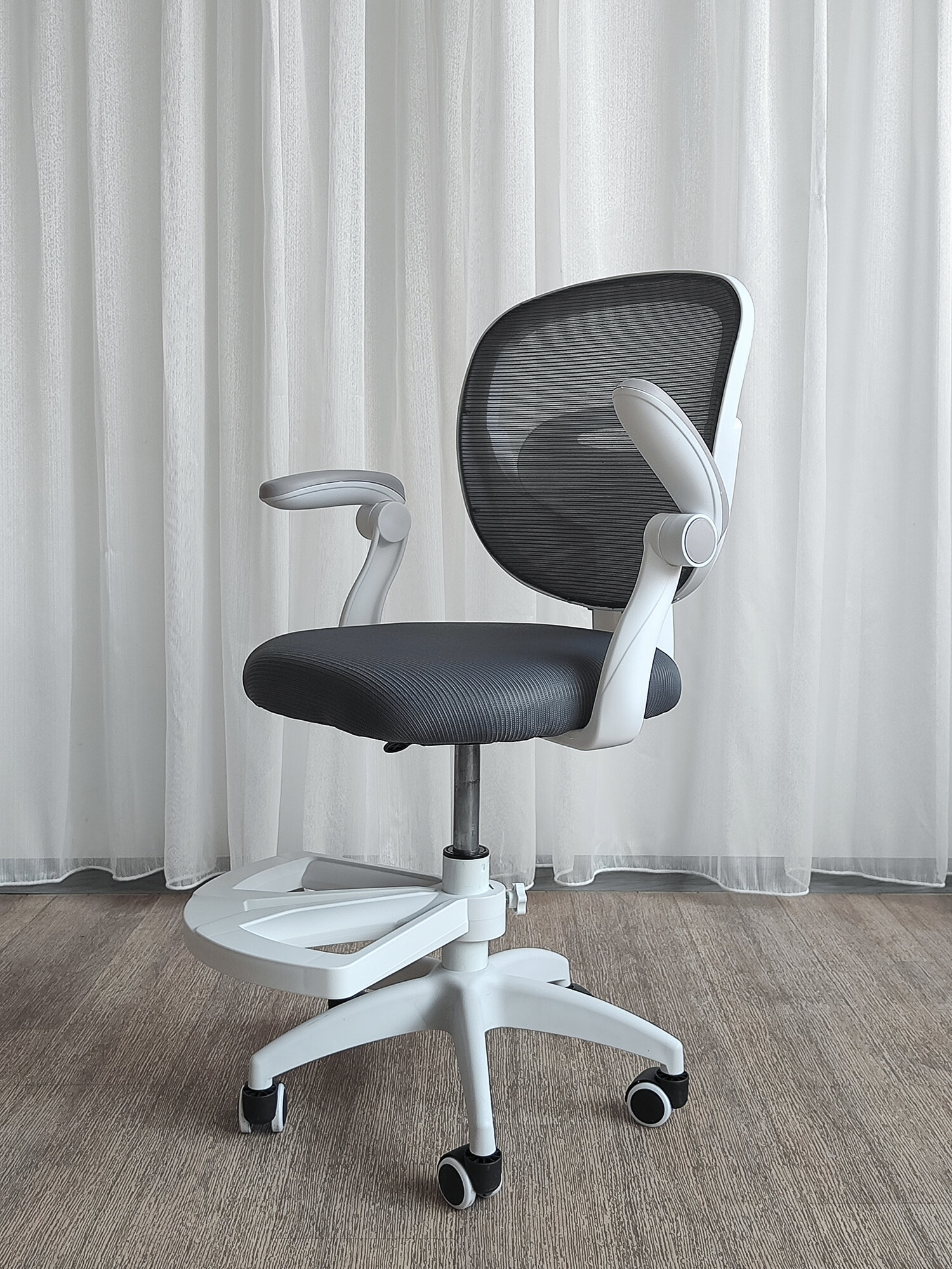 Кресло компьютерное детское с мягким сиденьем и подставкой для ног, серый Baizheng