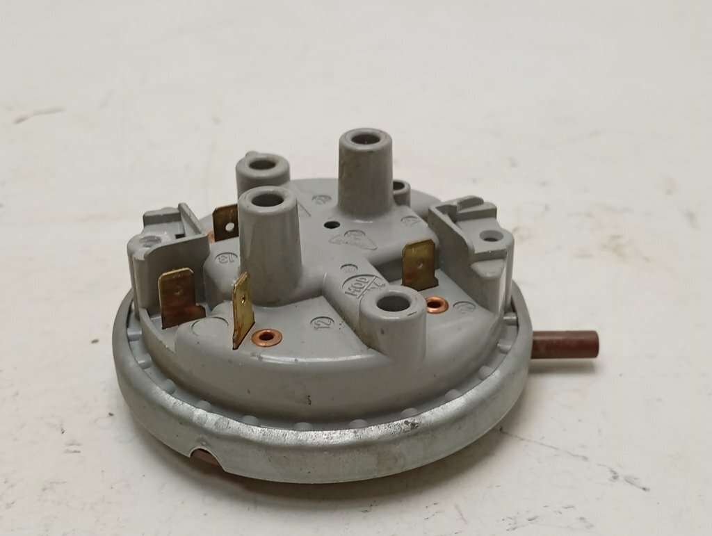 WDN2067WF кт37 Датчик уровня воды для стиральной машины Indesit 160019901 б/у