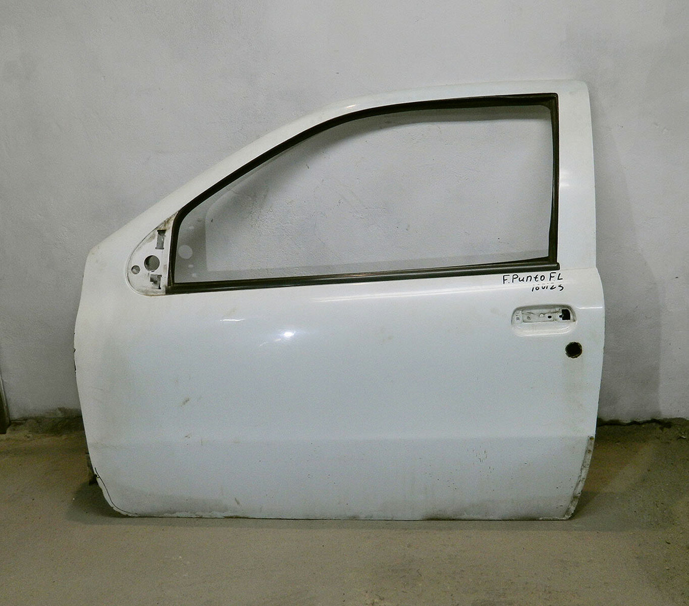 Дверь левая Fiat Punto 176, 3-х дверка