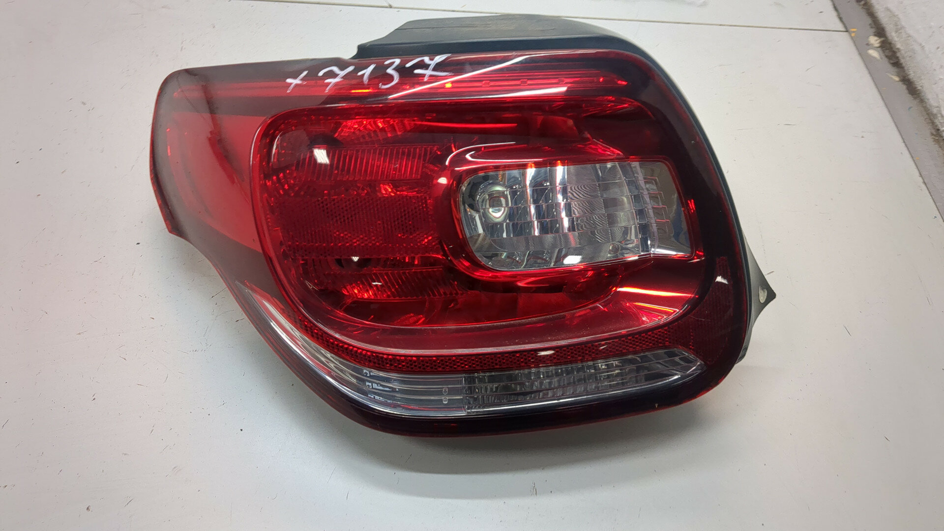 Фонарь (задний) левый Citroen DS3 Б/У