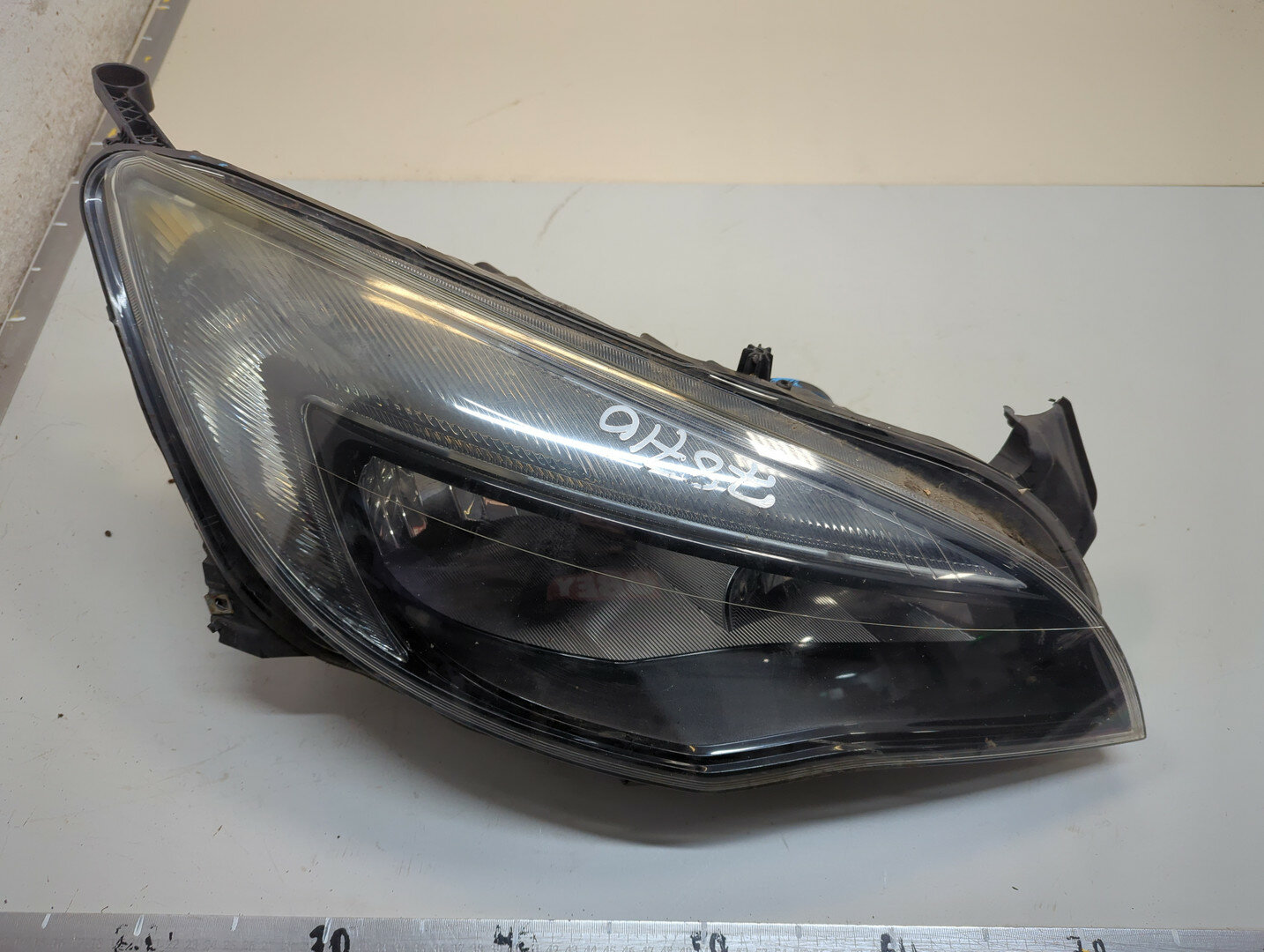 Фара (передняя) правая Opel Astra J Б/У