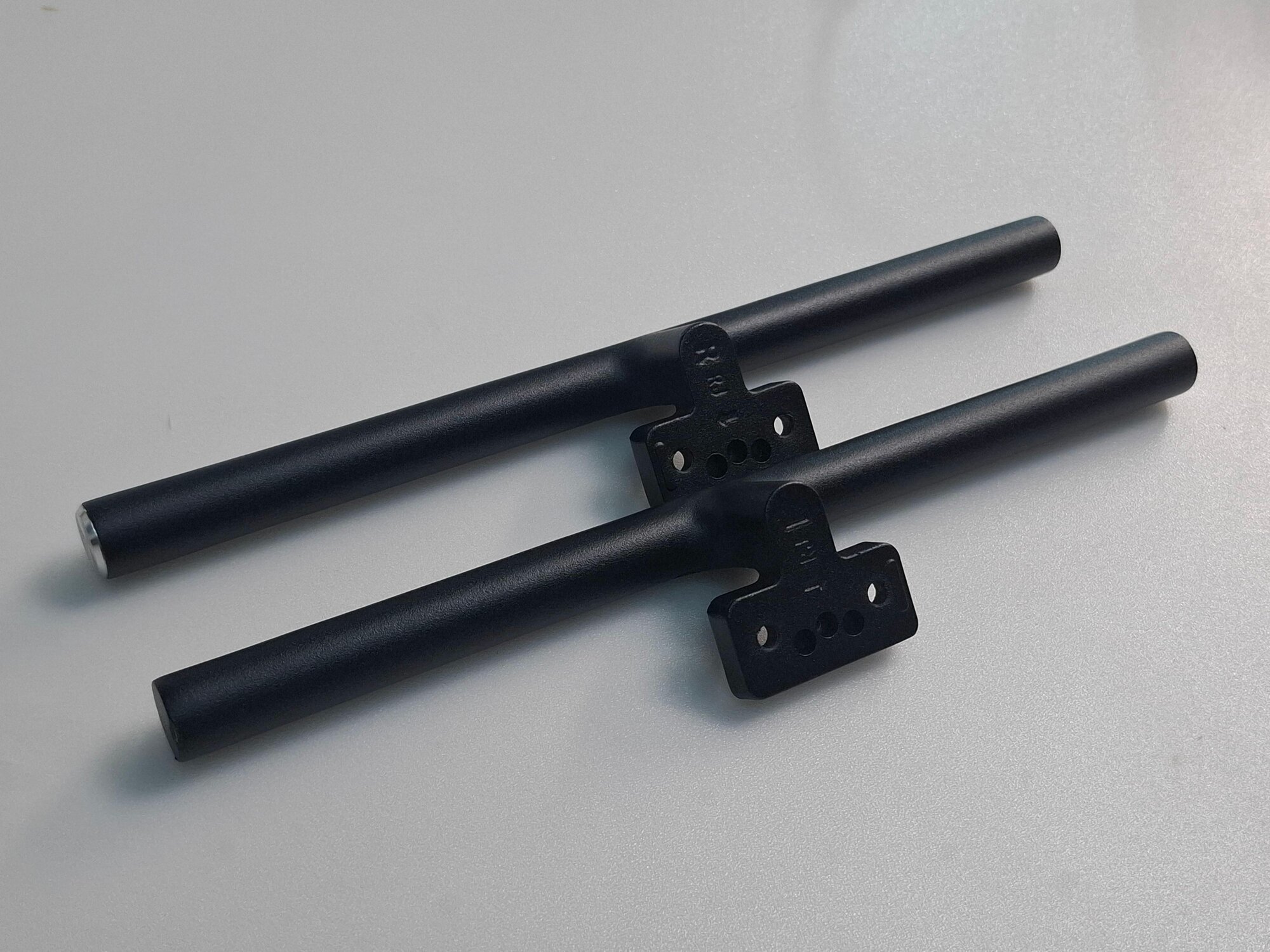 Подставка комплект 2 шт (черный), для телевизора Sber SDX-65U4139 P: ST6451D04-9