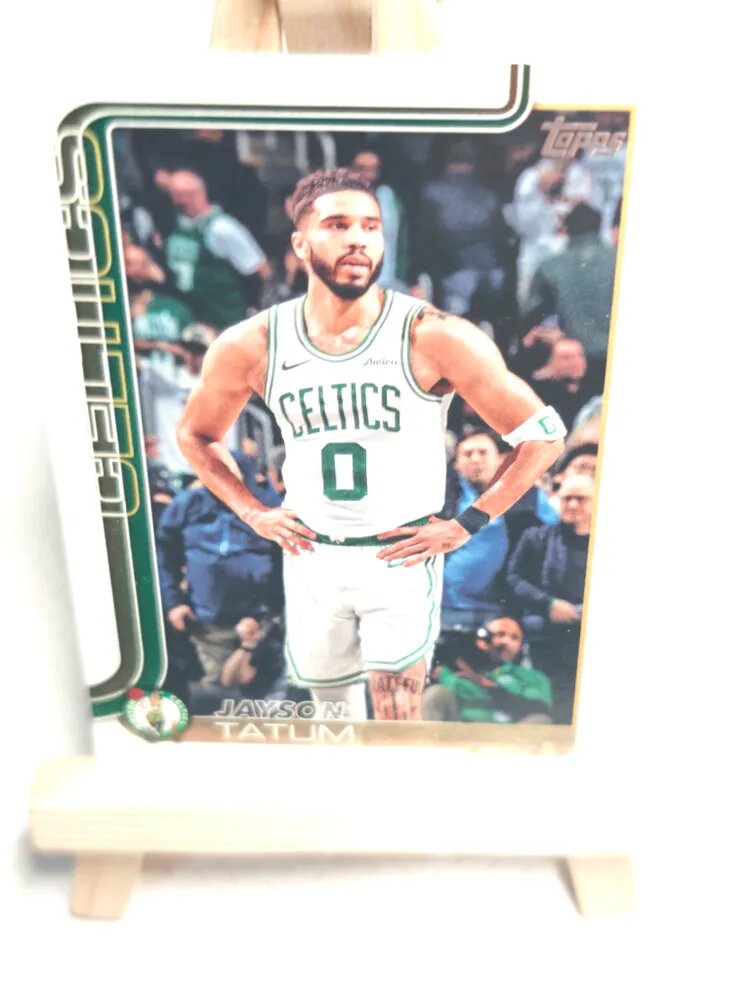 Коллекционные стандартные баскетбольные карточки Topps NBA 2025 года