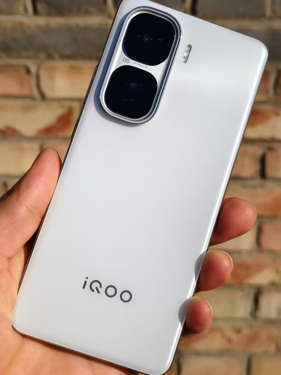 Смартфон iQOO Neo 10 5G 12/256 ГБ Белый Qualcomm Snapdragon 8 gen3