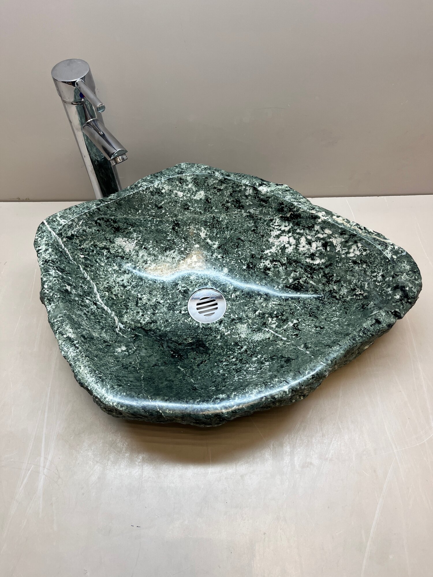 Раковина накладная из натурального камня (56х44х14см) RK-011