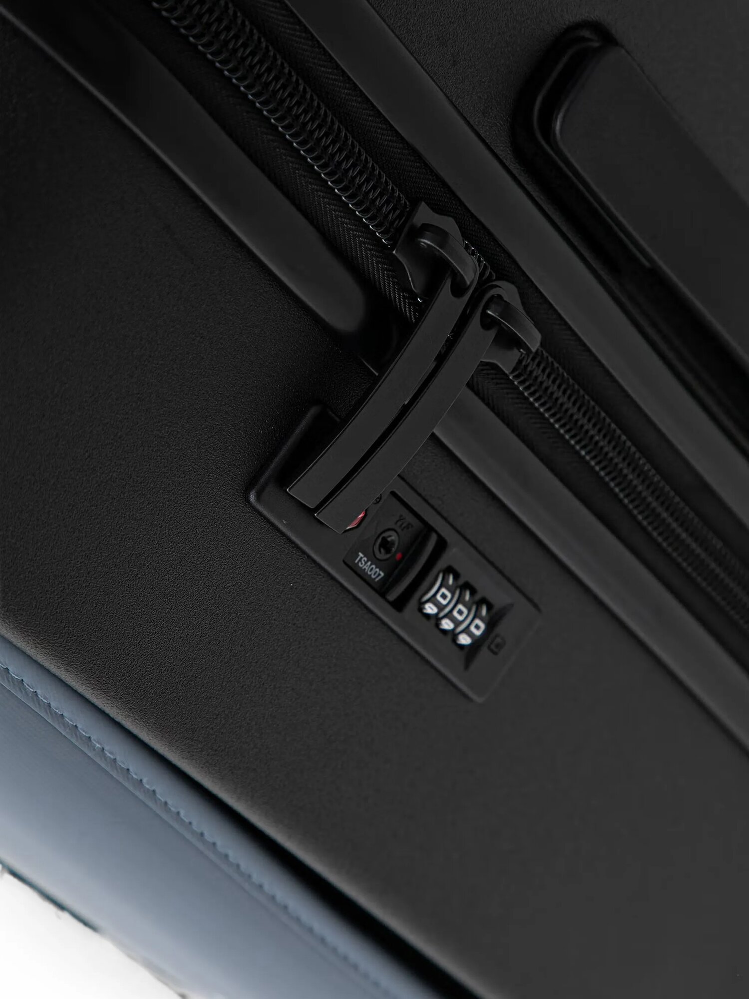 Сумка RAINS Logo-embossed buckle-strap suitcase — фото 1