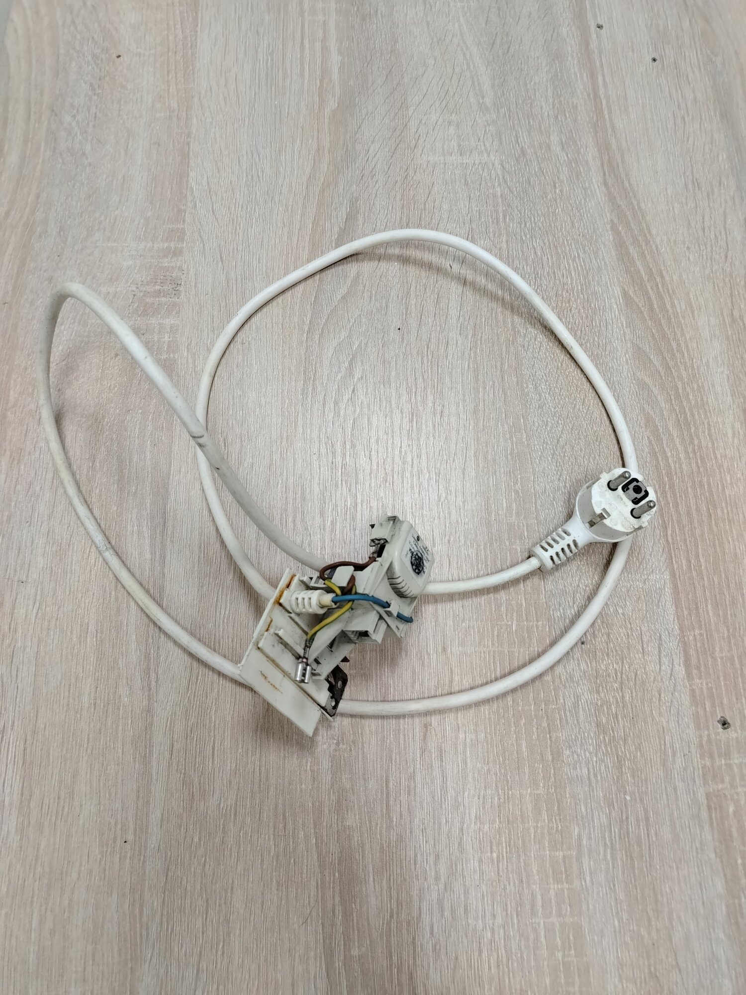 Сетевой фильтр PLF00472705100A со шнуром питания для стиральной машины ARISTON, Indesit. Товар уцененный.