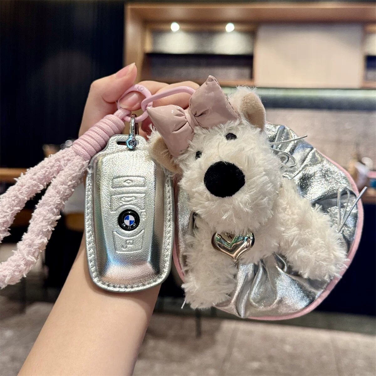 Натуральная кожа чехол для брелока BMW квадратная стилизация серебристый с розово-серебряным дизайном грейхаунда
