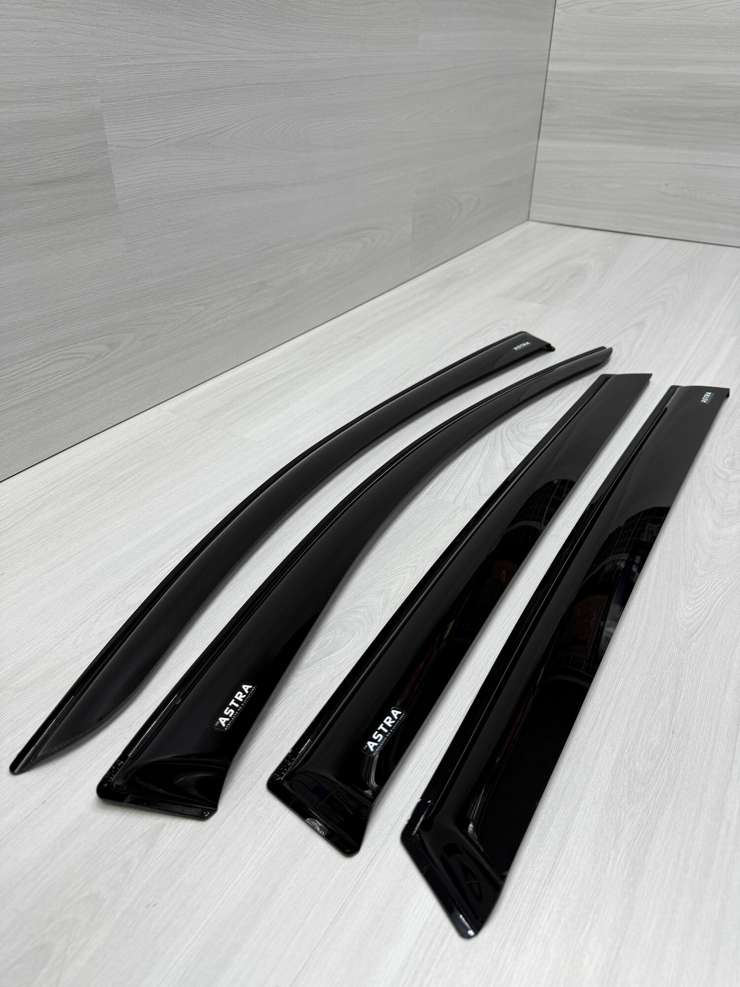 Дефлекторы (ветровики) окон на Opel Astra H седан 2004-2009 (Опель Астра)