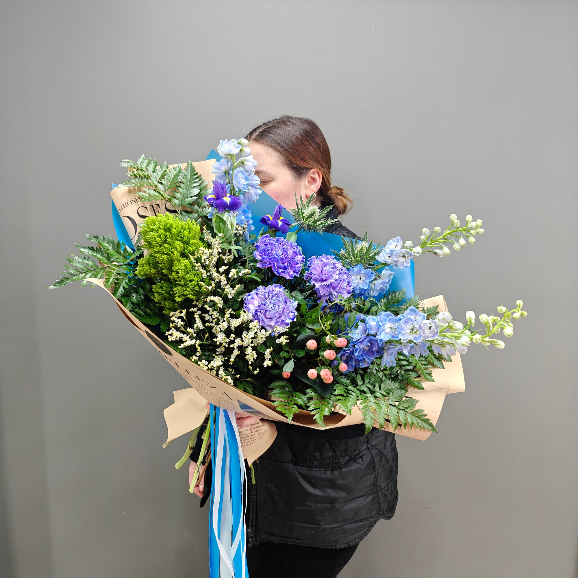 Авторский букет цветытут "Волшебный лес", с дельфиниумом, антириниумом, гвоздикой