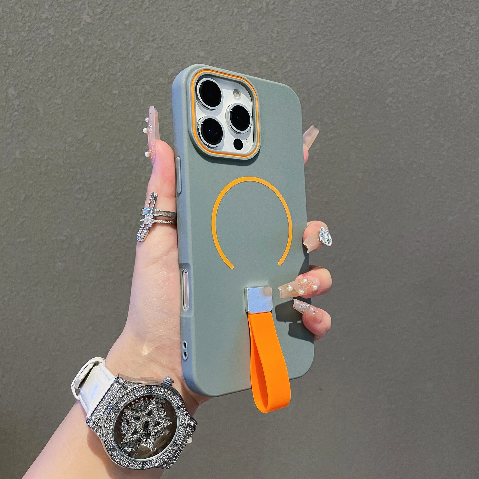 Силиконовый чехол на iPhone 16 Pro Max Gray с ручкой