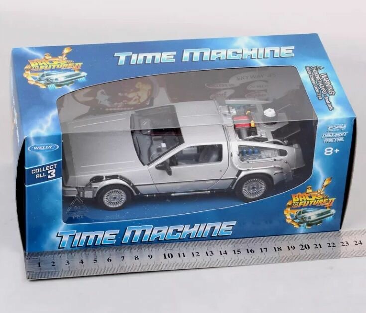 Коллекционная модель машины времени 1:24 "Делориан" BACK TO THE FUTURE II ("Назад в будущее-2")