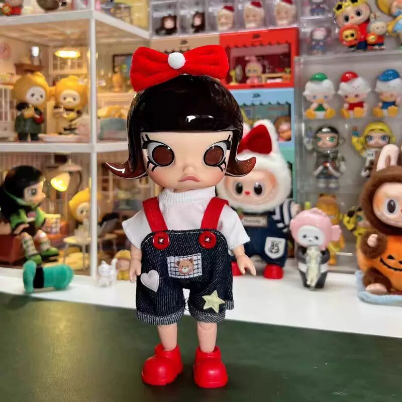 Набор одежды Молли Клубничные джинсы с красными сапогами для фигурок POP MART — включает топ, джинсы и сапоги, без