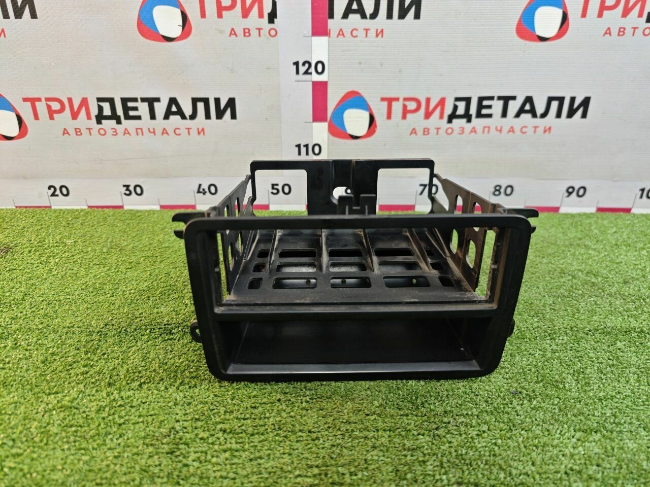 Рамка магнитолы Skoda Rapid 1.6 CFN 2015 (б/у)