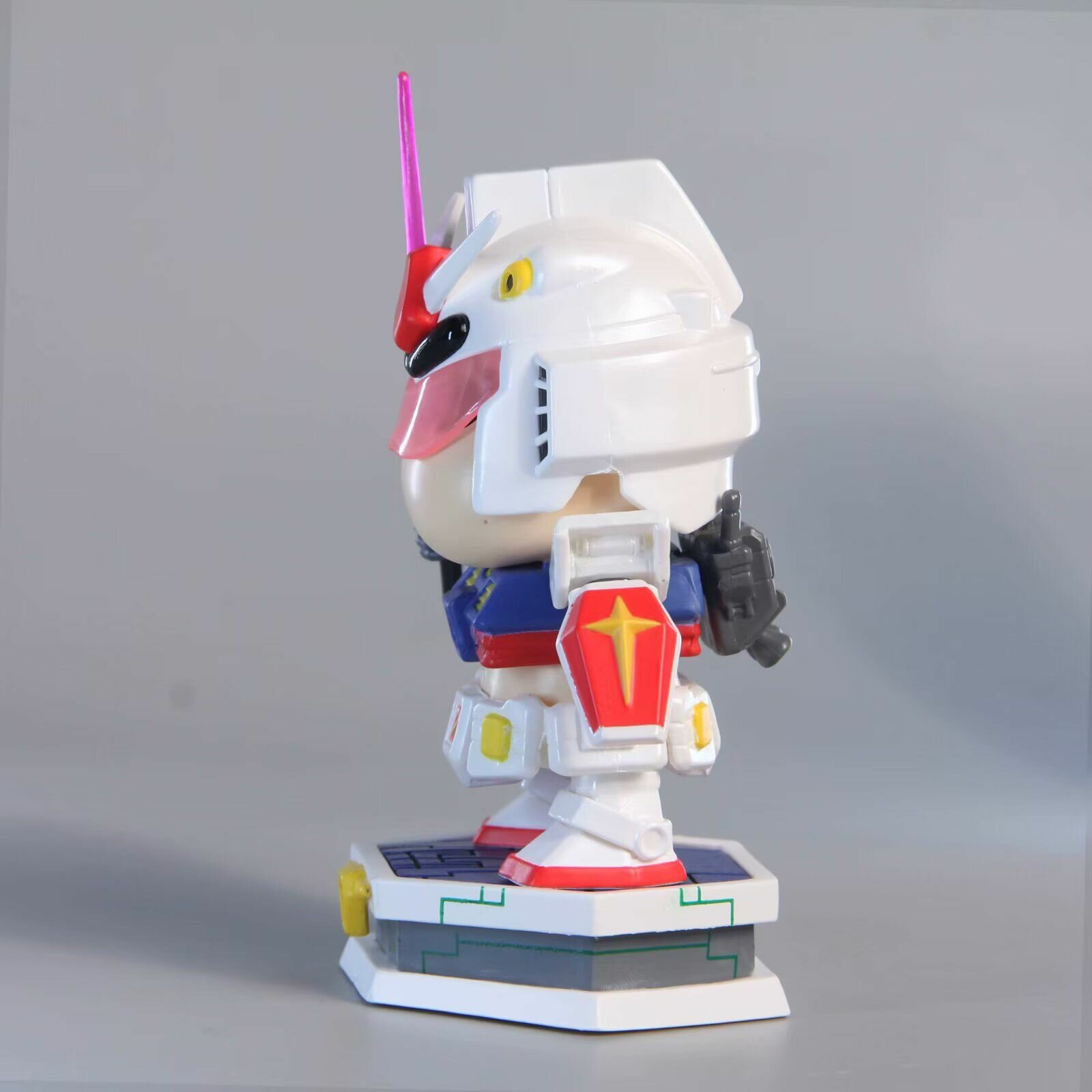 Фигурка Crayon Shin-chan со светящейся базой, коллекционная модель PVC, дизайн робота