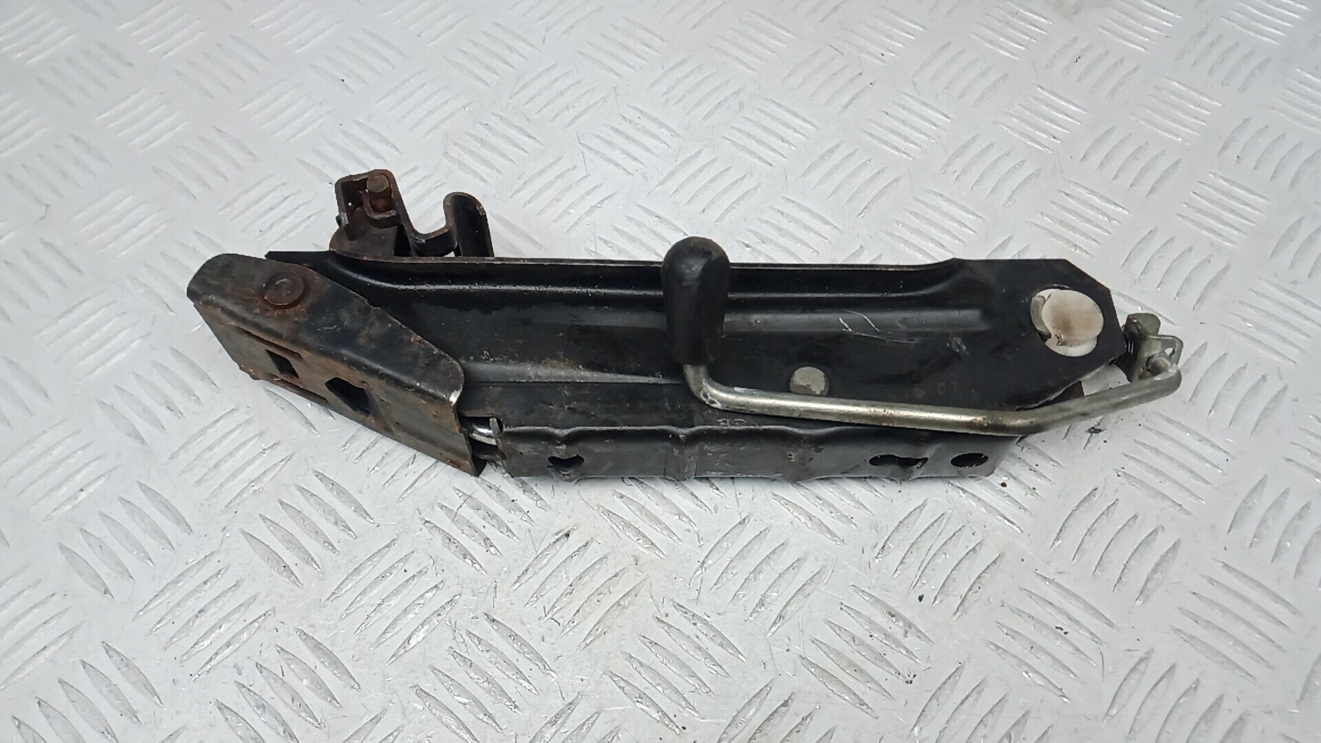 Домкрат SKODA RAPID — фото 1