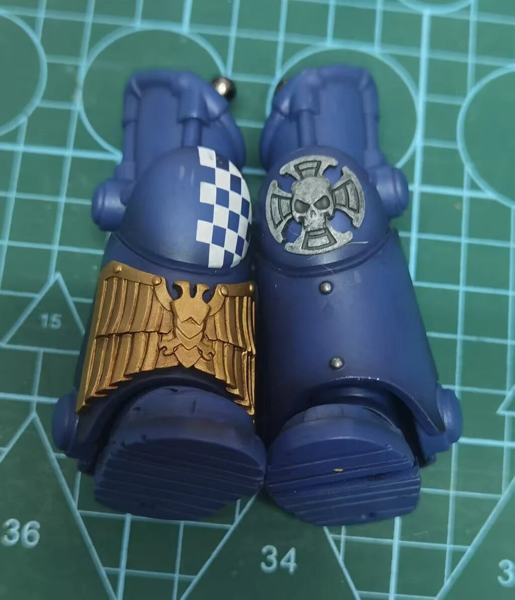 Фигурка JOYTOY Warhammer 40K 1/18, капитан Ультрамаринов Toy Accessory 5