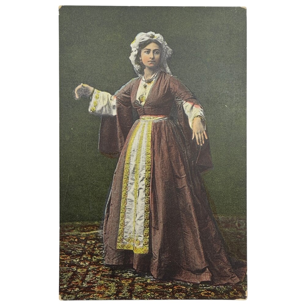 Почтовая открытка "Мингрелка, танцующая национальный танец" 1900-1914 гг. Российская Империя