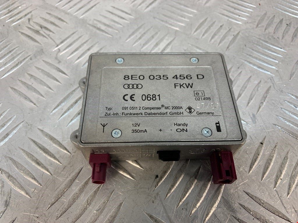 Усилитель антенны / 1564587 8E0035456D 8E0035456D для Audi A6 C6 (с пробегом)