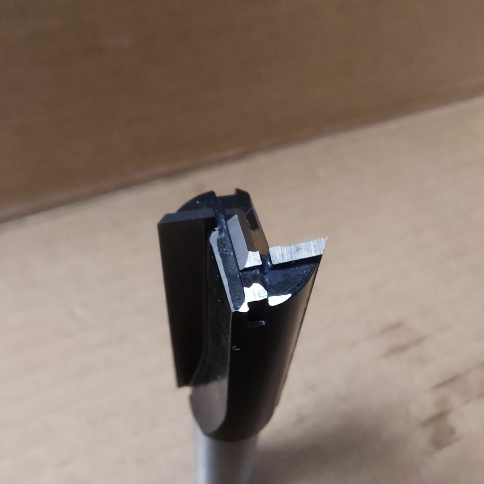 Фреза пазовая с врезным зубом с тефлоновым покрытием ( проф серия ) D 10 мм х 26 мм хв. 8 мм