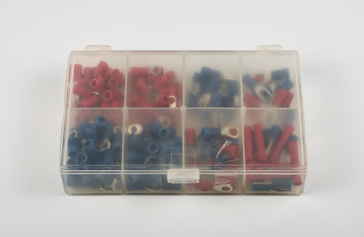 Набор изолированных клемм KST XK8-150 в пластиковой коробке