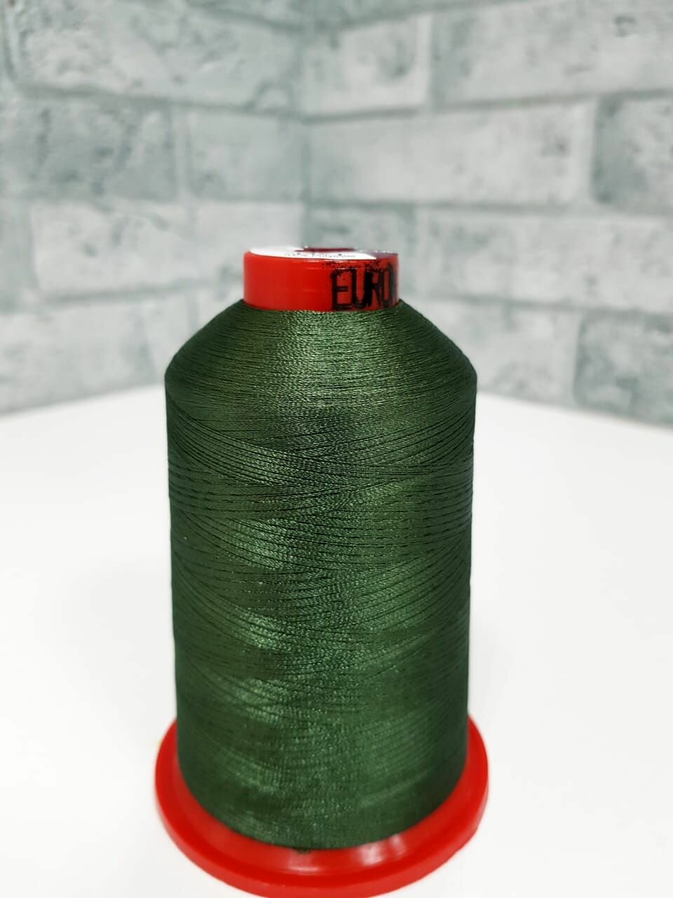 Нитки вышивальные Euron Р-130 №130 5000м, полиэстер, Цвет-1421 зеленый