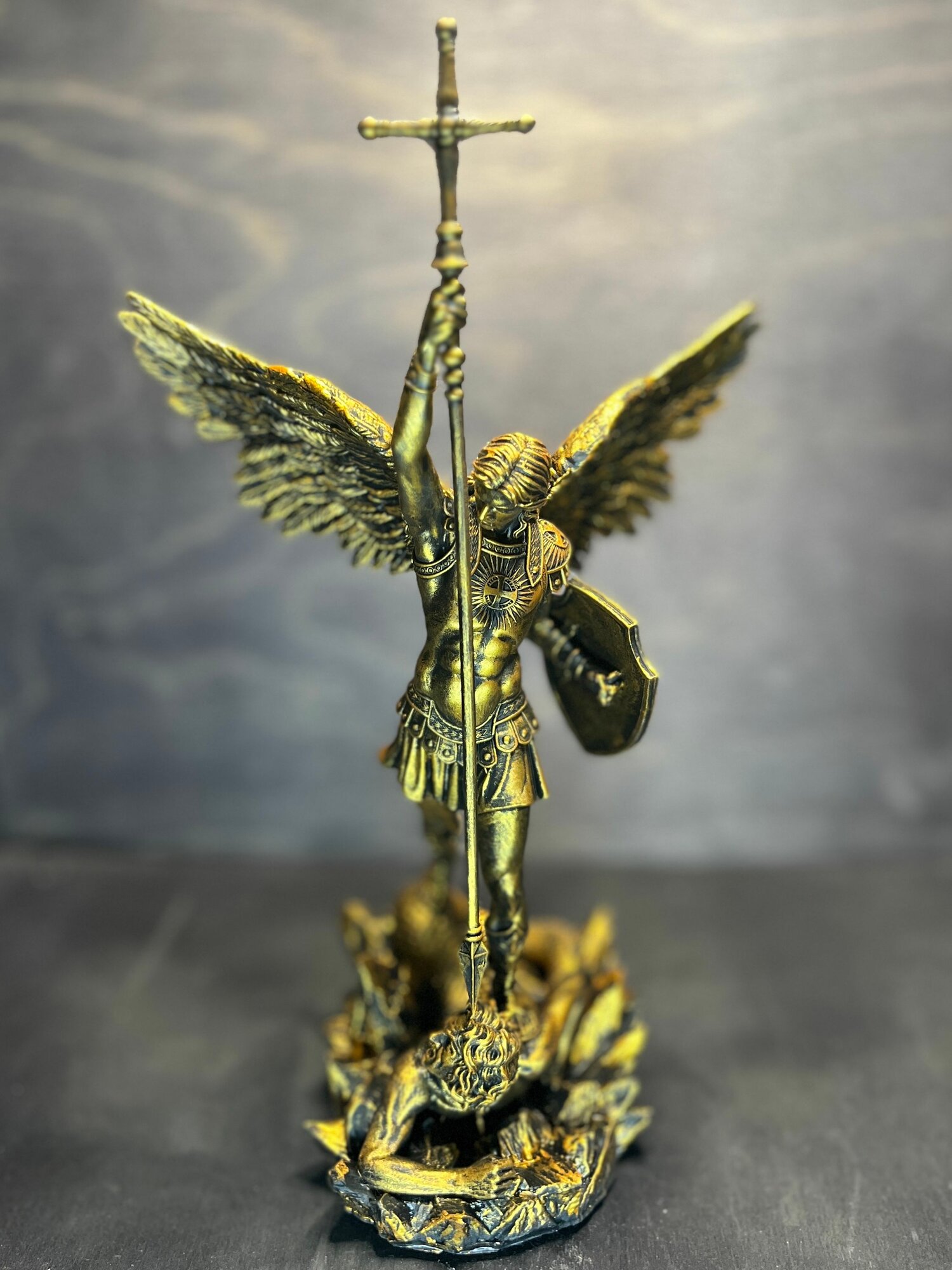 Фигурка интерьерная. Архангел Михаил. Высота 22 см.