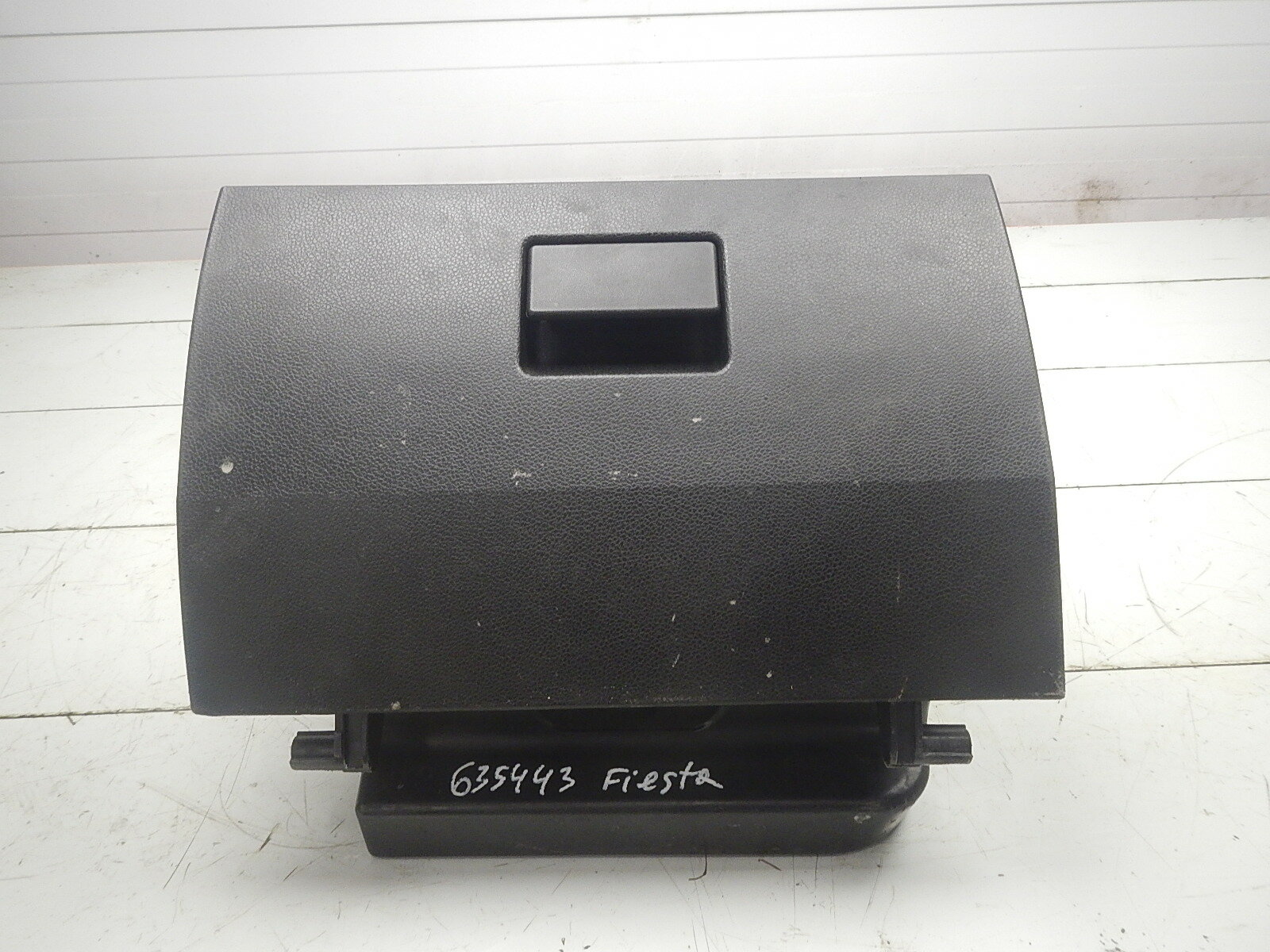 Б/У Бардачок, Ford (Форд)-FIESTA (01-07) FORD FIESTA (01-07) Потертости. 635443 FORD арт. 1419487