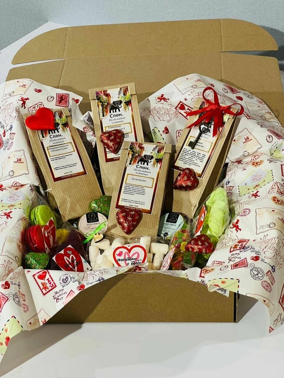 Подарочный набор чая со сладостями / Подарок жене