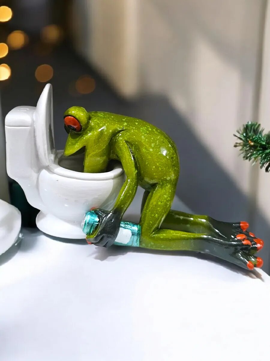 Статуэтка лягушка тошнит в унитаз подарок с юмором