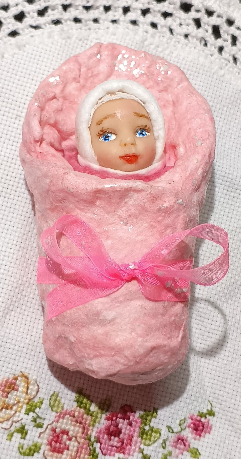 Ватная ёлочная игрушка пеленашка Леночка