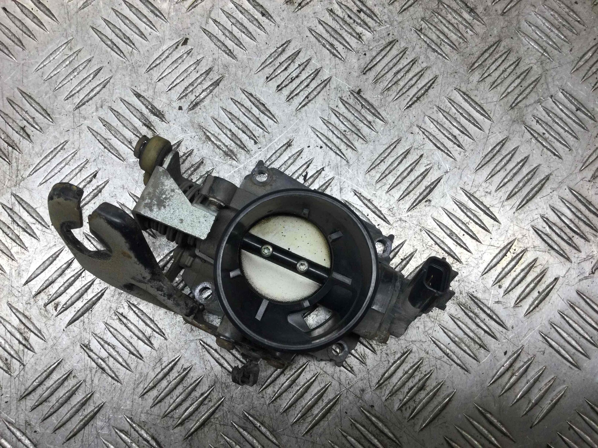 Б/У Заслонка дроссельная Ford Focus 1 поколение [рестайлинг] (2001-2005) 2004 г.