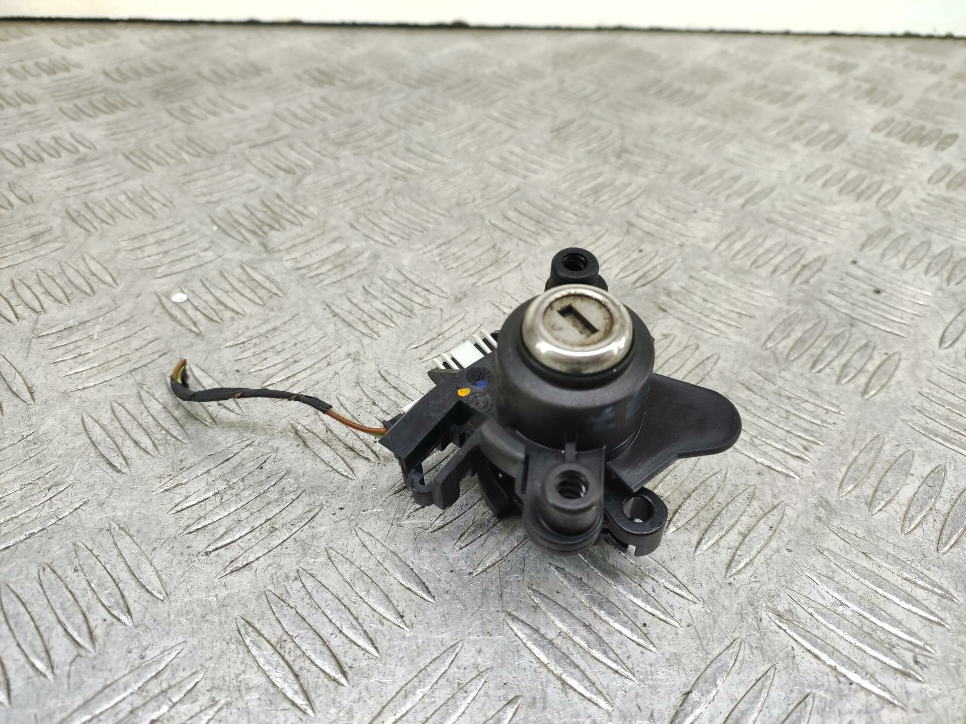 Личинка замка крышки багажника BMW 5 E60/E61 рест. E60 (2007 - 2010)