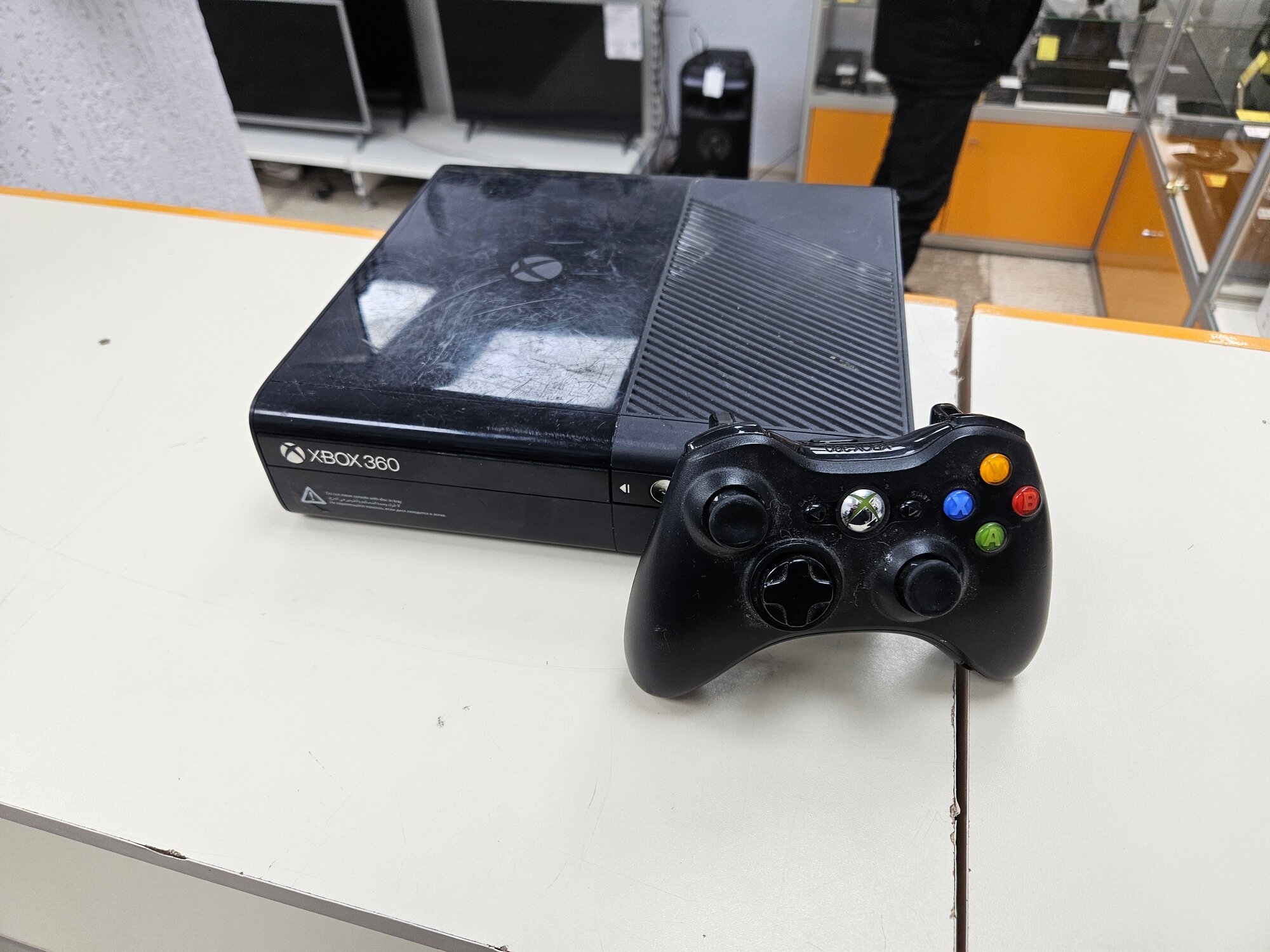 Игровая приставка Microsoft Xbox 360 E 250 ГБ HDD, без игр, черный